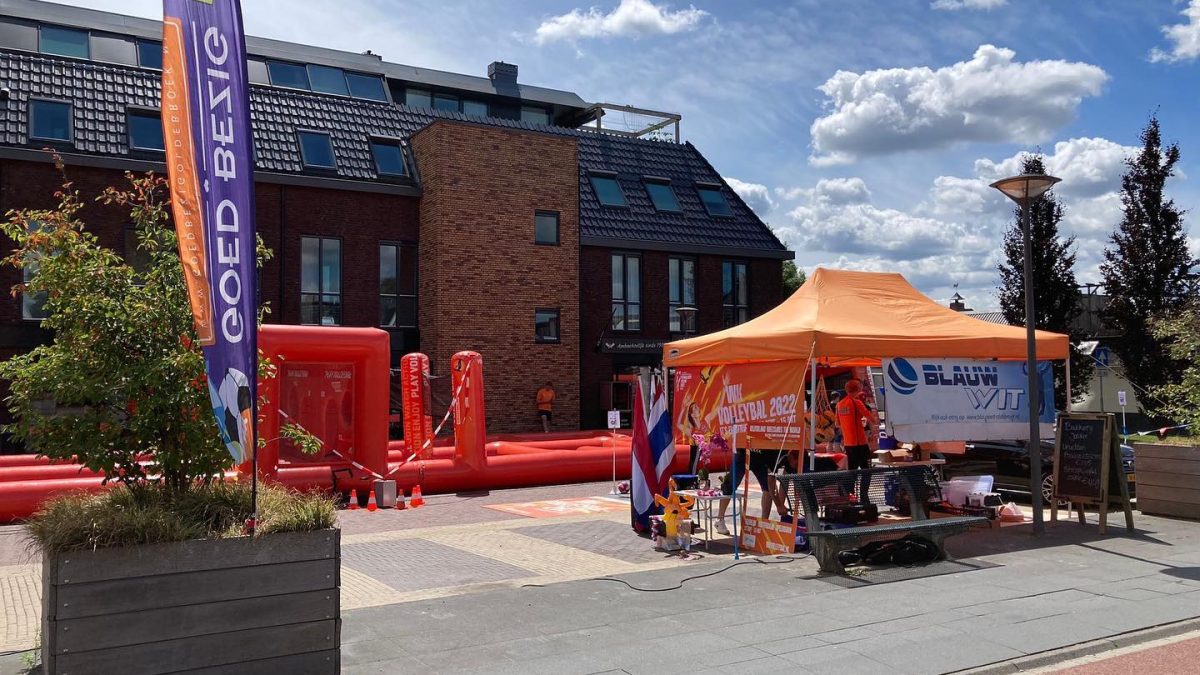 Blauw Wit op de Schapenmarkt - Volleybalvereniging Bakkerij Jonker - Blauw Wit Oldebroek