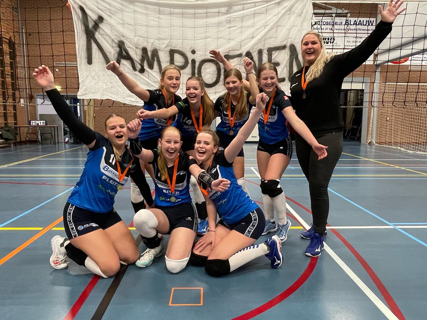 MA2 kampioen! - Volleybalvereniging Bakkerij Jonker - Blauw Wit Oldebroek